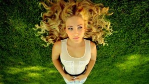 Cazz releases her debut music video for “Tipsy” | noeyedeer.co.za